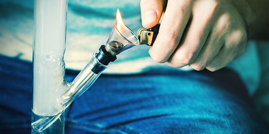 I 10 Modi Migliori Per Fumare Cannabis - Zamnesia Blog